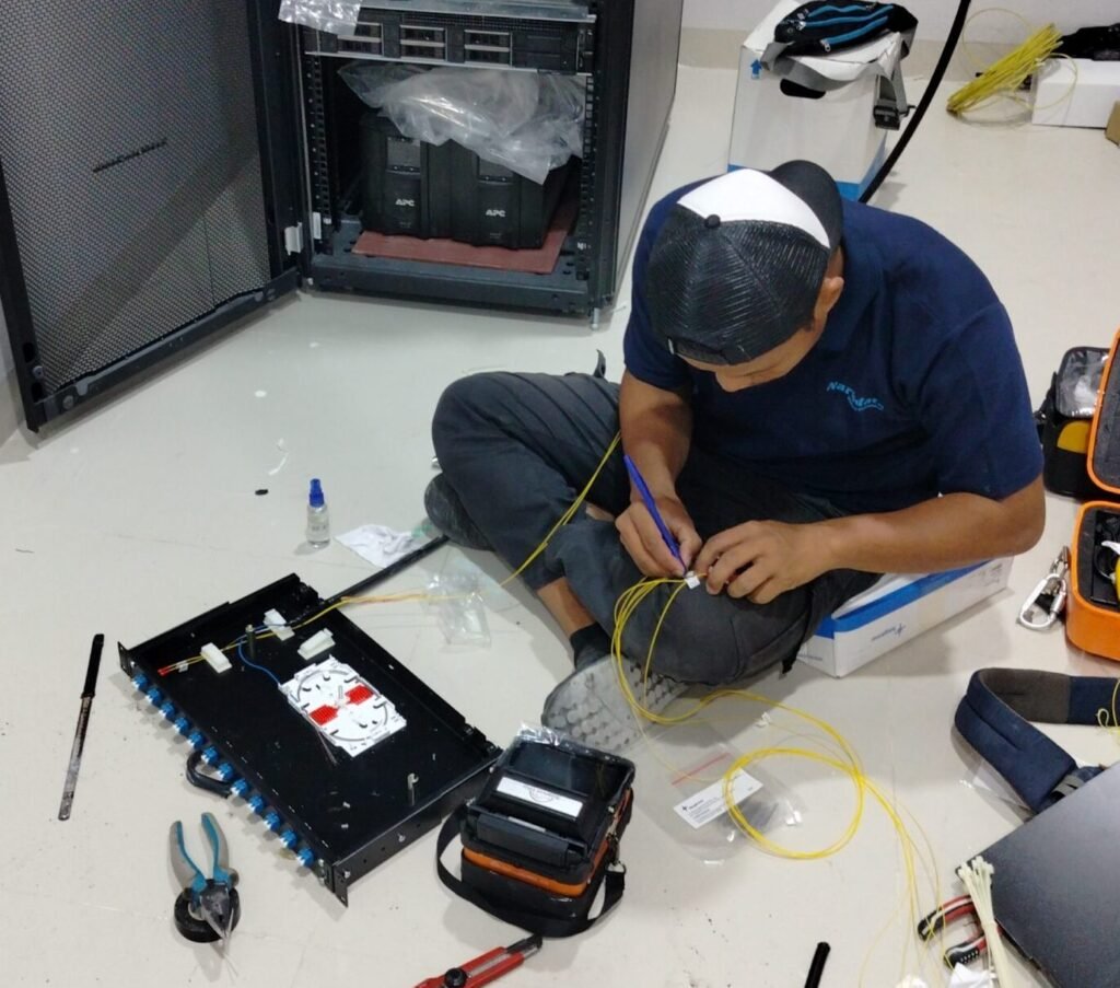 Instalasi Fiber Optik – Instalasi Jaringan LAN CCTV Data Centre